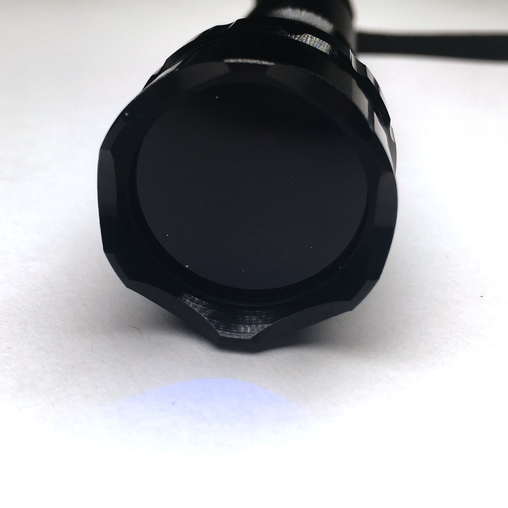 realUV™ LED Flashlight with BLACKOUT™ Filter Technology – Waveform Lighting